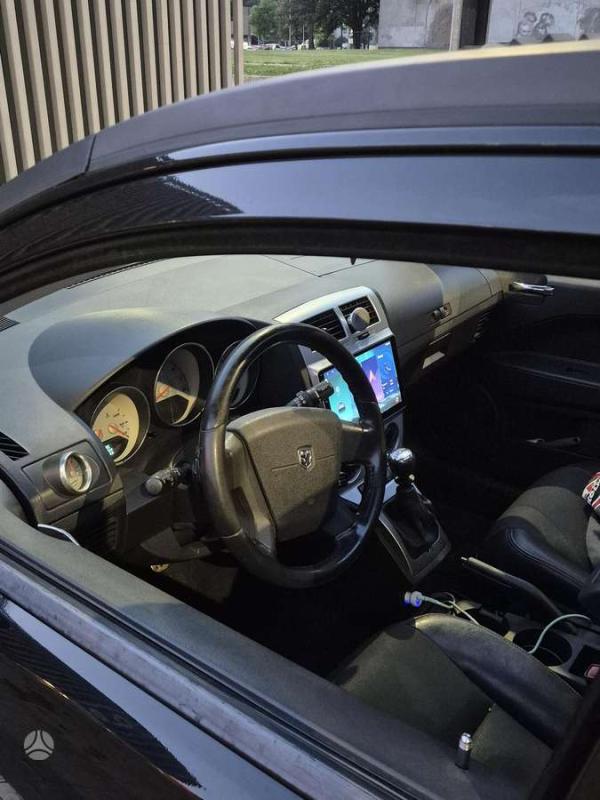 Melns Dodge Caliber 2008 Viļņa, ar dzinēja tilpumu 2.36 L un nobraukumu 255 tūkst. km par 5000 €, foto 5 vietnē AUTOMOTO.COM.LV