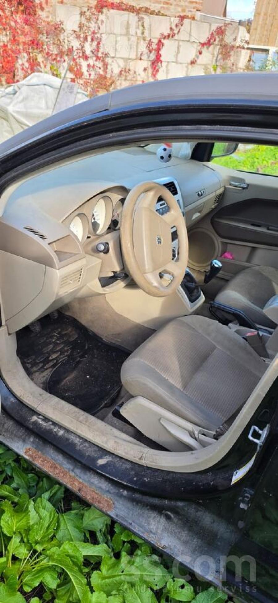Black Dodge Caliber 2009 in Valmiera, with an engine capacity of 1.80 L and mileage of 210 thousand km for 700 €, photo 5 on AUTOMOTO.COM.LV