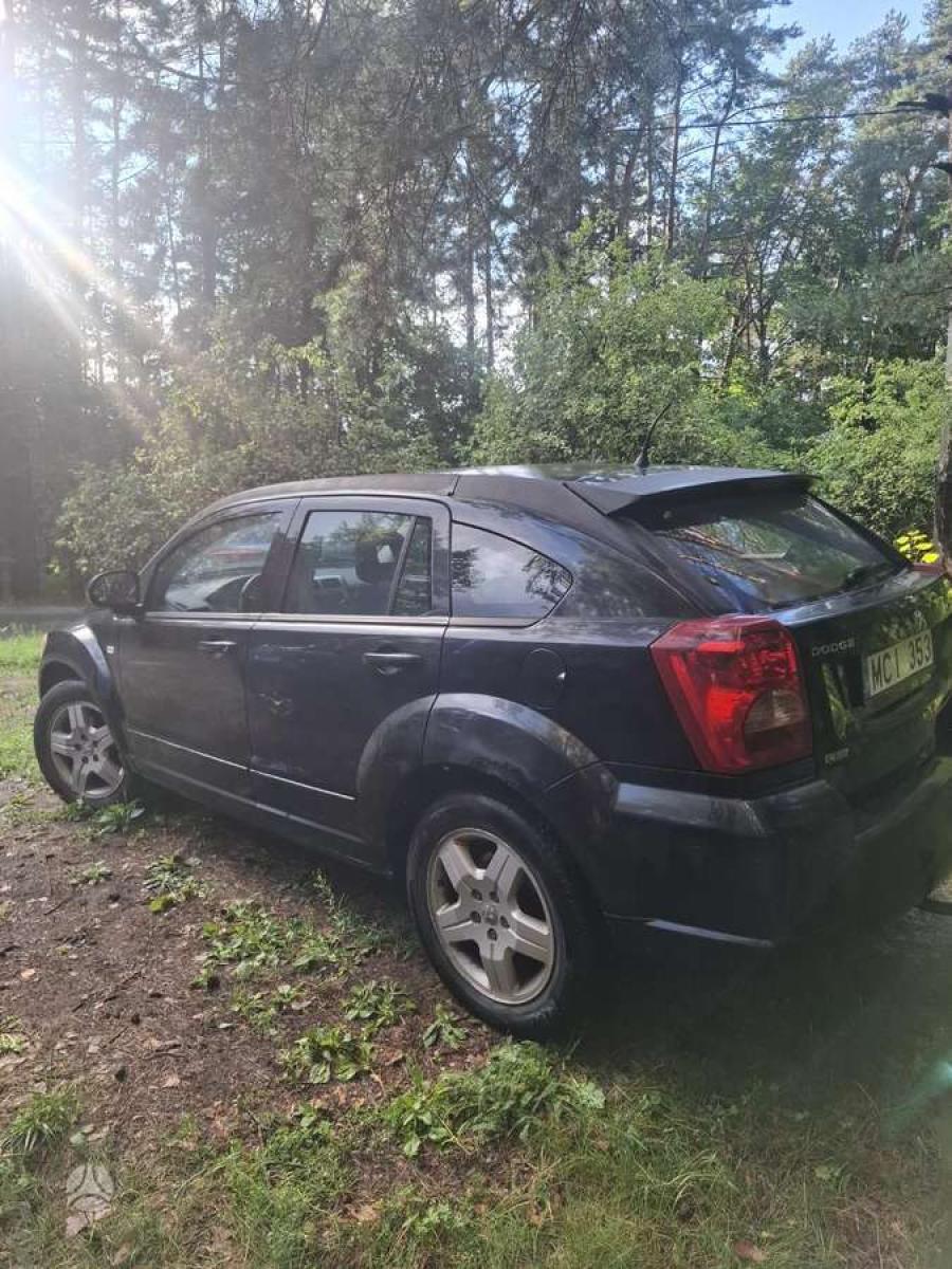 Black Dodge Caliber 2010 in Vilnius, with an engine capacity of 1.97 L and mileage of 287 thousand km for 900 €, photo 4 on AUTOMOTO.COM.LV
