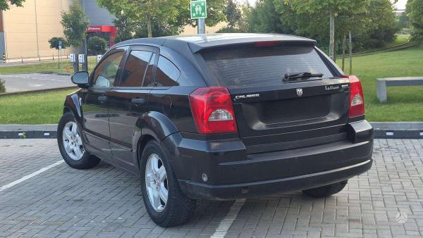 Dodge Caliber 2012 in Klaipeda on AUTOMOTO.COM.LV Black Dodge Caliber 2012 in Klaipeda, with an engine capacity of 2.00 L and mileage of 151 thousand km for 995 €, photo 5 on AUTOMOTO.COM.LV