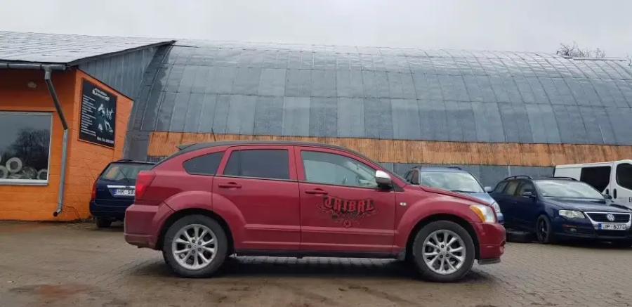 Red Dodge Caliber 2007 in Valmiera, with an engine capacity of 1.80 L and mileage of 277 thousand km for 2250 €, photo 3 on AUTOMOTO.COM.LV
