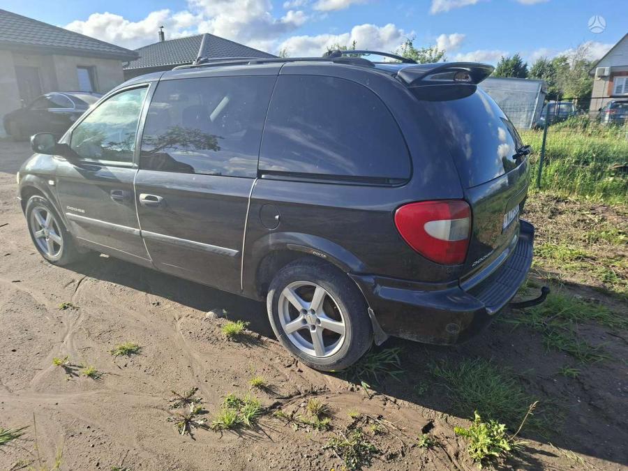 Black Dodge Caravan 2008 in Siauliai, with an engine capacity of 3.30 L and mileage of 227 thousand km for 1500 €, photo 4 on AUTOMOTO.COM.LV