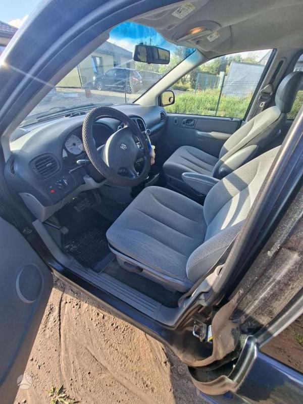 Black Dodge Caravan 2008 in Siauliai, with an engine capacity of 3.30 L and mileage of 227 thousand km for 1500 €, photo 6 on AUTOMOTO.COM.LV