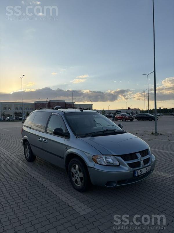 Grey Dodge Caravan 2005 in Riga, with an engine capacity of 3.30 L and mileage of 150 thousand km for 1350 €, photo 1 on AUTOMOTO.COM.LV