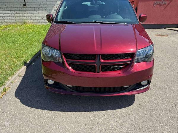 Sarkans Dodge Caravan 2018 Šauļi, ar dzinēja tilpumu 3.60 L un nobraukumu 182 tūkst. km par 9550 €, foto 1 vietnē AUTOMOTO.COM.LV