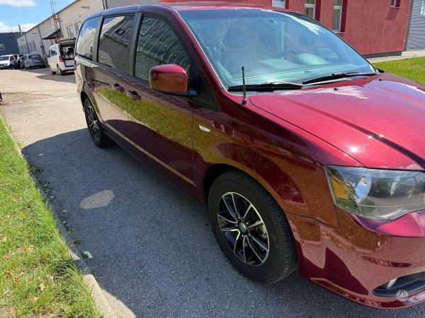 Sarkans Dodge Caravan 2018 Šauļi, ar dzinēja tilpumu 3.60 L un nobraukumu 182 tūkst. km par 9550 €, foto 2 vietnē AUTOMOTO.COM.LV
