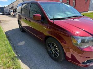 Sarkans Dodge Caravan 2018 Šauļi, ar dzinēja tilpumu 3.60 L un nobraukumu 182 tūkst. km par 9550 €, foto 3 vietnē AUTOMOTO.COM.LV