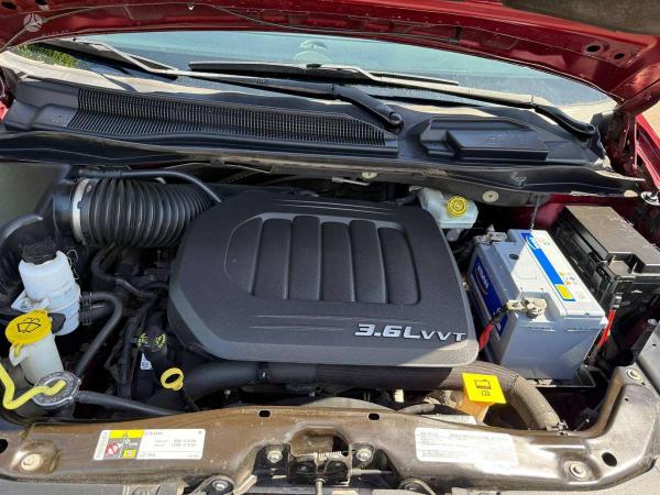 Sarkans Dodge Caravan 2018 Šauļi, ar dzinēja tilpumu 3.60 L un nobraukumu 182 tūkst. km par 9550 €, foto 4 vietnē AUTOMOTO.COM.LV