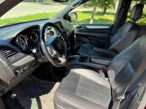Sarkans Dodge Caravan 2018 Šauļi, ar dzinēja tilpumu 3.60 L un nobraukumu 182 tūkst. km par 9550 €, foto 6 vietnē AUTOMOTO.COM.LV