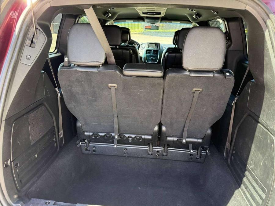 Sarkans Dodge Caravan 2018 Šauļi, ar dzinēja tilpumu 3.60 L un nobraukumu 182 tūkst. km par 9550 €, foto 10 vietnē AUTOMOTO.COM.LV
