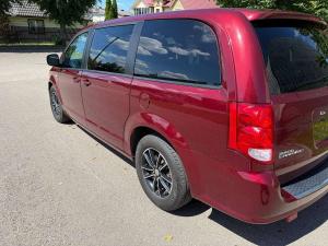 Sarkans Dodge Caravan 2018 Šauļi, ar dzinēja tilpumu 3.60 L un nobraukumu 182 tūkst. km par 9550 €, foto 11 vietnē AUTOMOTO.COM.LV