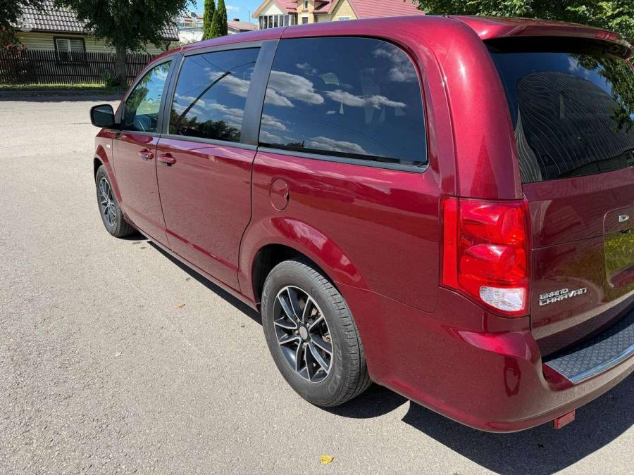 Sarkans Dodge Caravan 2018 Šauļi, ar dzinēja tilpumu 3.60 L un nobraukumu 182 tūkst. km par 9550 €, foto 11 vietnē AUTOMOTO.COM.LV