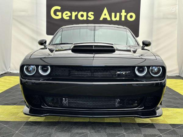 Black Dodge Challenger 2010 in Vilnius, with an engine capacity of 6.10 L and mileage of 235 thousand km for 16990 €, photo 2 on AUTOMOTO.COM.LV