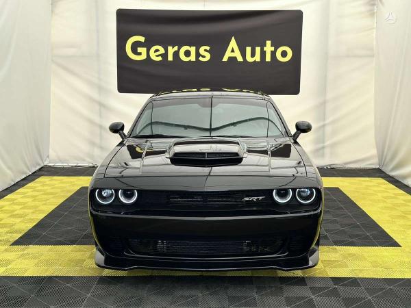 Black Dodge Challenger 2010 in Vilnius, with an engine capacity of 6.10 L and mileage of 235 thousand km for 16990 €, photo 7 on AUTOMOTO.COM.LV