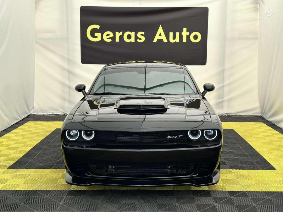 Melns Dodge Challenger 2010 Viļņa, ar dzinēja tilpumu 6.10 L un nobraukumu 235 tūkst. km par 16990 €, foto 7 vietnē AUTOMOTO.COM.LV