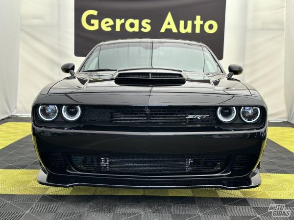 Black Dodge Challenger 2010 in Avizieniai, with an engine capacity of 6.10 L and mileage of 235 thousand km for 16990 €, photo 2 on AUTOMOTO.COM.LV