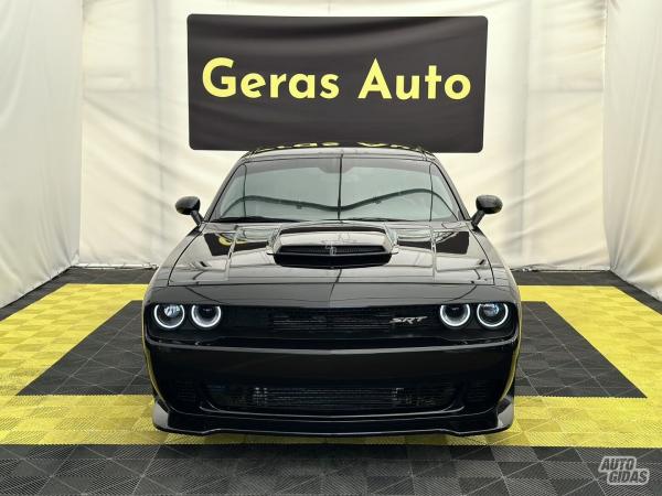 Black Dodge Challenger 2010 in Avizieniai, with an engine capacity of 6.10 L and mileage of 235 thousand km for 16990 €, photo 7 on AUTOMOTO.COM.LV