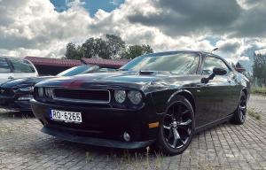 Black Dodge Challenger 2010 in Talsi, with an engine capacity of 3.50 L and mileage of 178 thousand km for 13500 €, photo  on AUTOMOTO.COM.LV