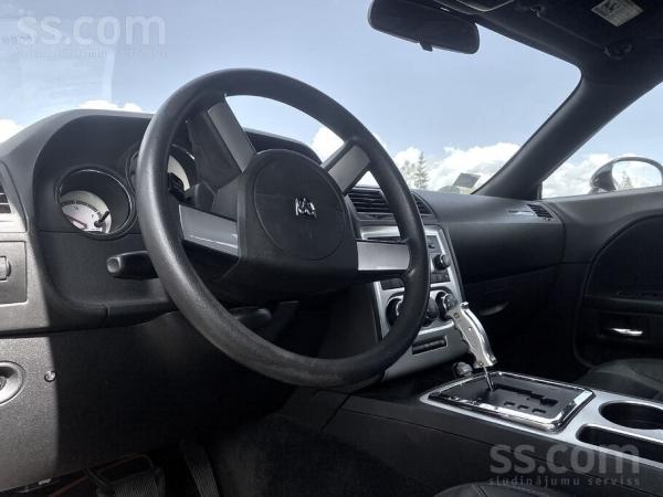 Black Dodge Challenger 2010 in Talsi, with an engine capacity of 3.50 L and mileage of 178 thousand km for 13500 €, photo 4 on AUTOMOTO.COM.LV