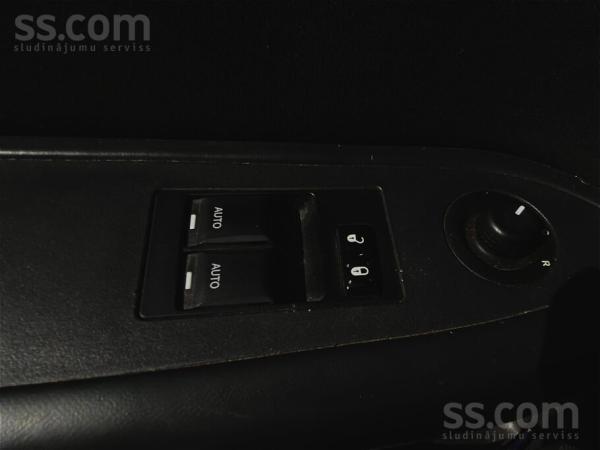 Black Dodge Challenger 2010 in Talsi, with an engine capacity of 3.50 L and mileage of 178 thousand km for 13500 €, photo 8 on AUTOMOTO.COM.LV
