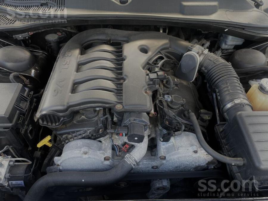 Black Dodge Challenger 2010 in Talsi, with an engine capacity of 3.50 L and mileage of 178 thousand km for 13500 €, photo 10 on AUTOMOTO.COM.LV