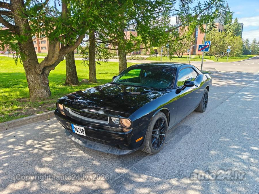 Black Dodge Challenger 2012 in Saku, with an engine capacity of 3.60 L and mileage of 169 thousand km for 13999 €, photo 1 on AUTOMOTO.COM.LV