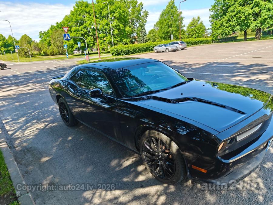 Black Dodge Challenger 2012 in Saku, with an engine capacity of 3.60 L and mileage of 169 thousand km for 13999 €, photo 4 on AUTOMOTO.COM.LV