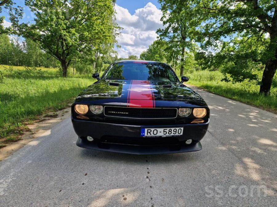 Melns Dodge Challenger 2013 Talsi, ar dzinēja tilpumu 3.60 L un nobraukumu 110 tūkst. km par 12500 €, foto 3 vietnē AUTOMOTO.COM.LV