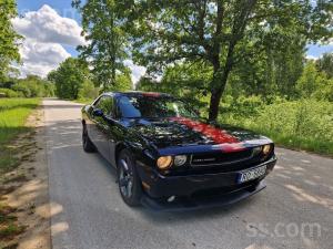 Melns Dodge Challenger 2013 Talsi, ar dzinēja tilpumu 3.60 L un nobraukumu 110 tūkst. km par 12500 €, foto 4 vietnē AUTOMOTO.COM.LV