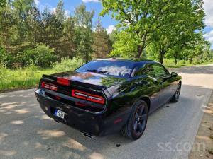 Melns Dodge Challenger 2013 Talsi, ar dzinēja tilpumu 3.60 L un nobraukumu 110 tūkst. km par 12500 €, foto 9 vietnē AUTOMOTO.COM.LV