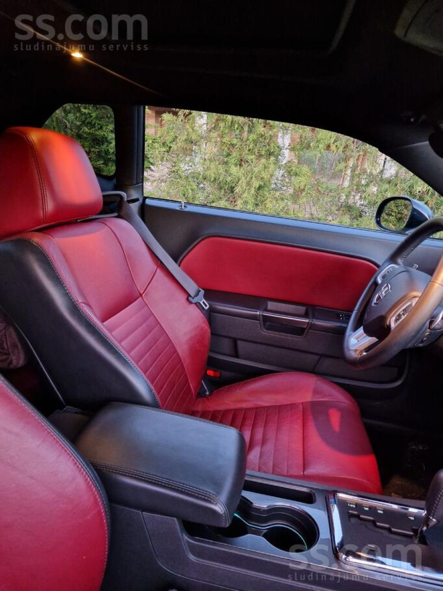 Melns Dodge Challenger 2013 Talsi, ar dzinēja tilpumu 3.60 L un nobraukumu 110 tūkst. km par 12500 €, foto 11 vietnē AUTOMOTO.COM.LV