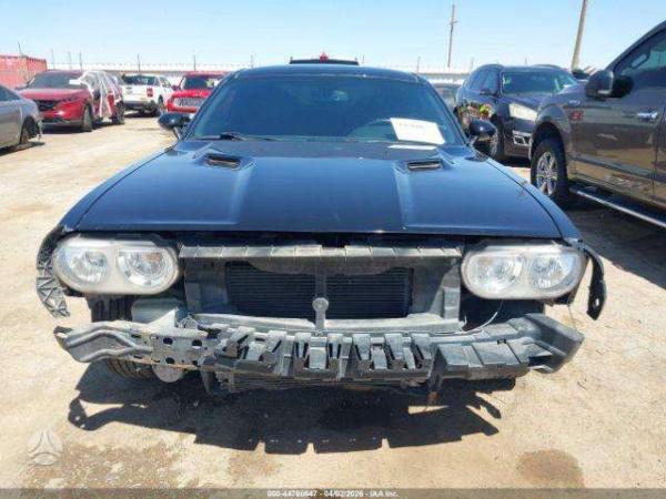 Black Dodge Challenger 2013 in Klaipeda, with an engine capacity of 3.60 L and mileage of 207 thousand km for 4500 €, photo 6 on AUTOMOTO.COM.LV