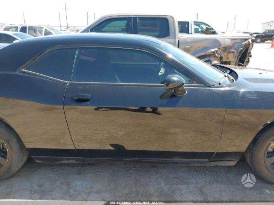 Black Dodge Challenger 2013 in Klaipeda, with an engine capacity of 3.60 L and mileage of 207 thousand km for 4500 €, photo 6 on AUTOMOTO.COM.LV