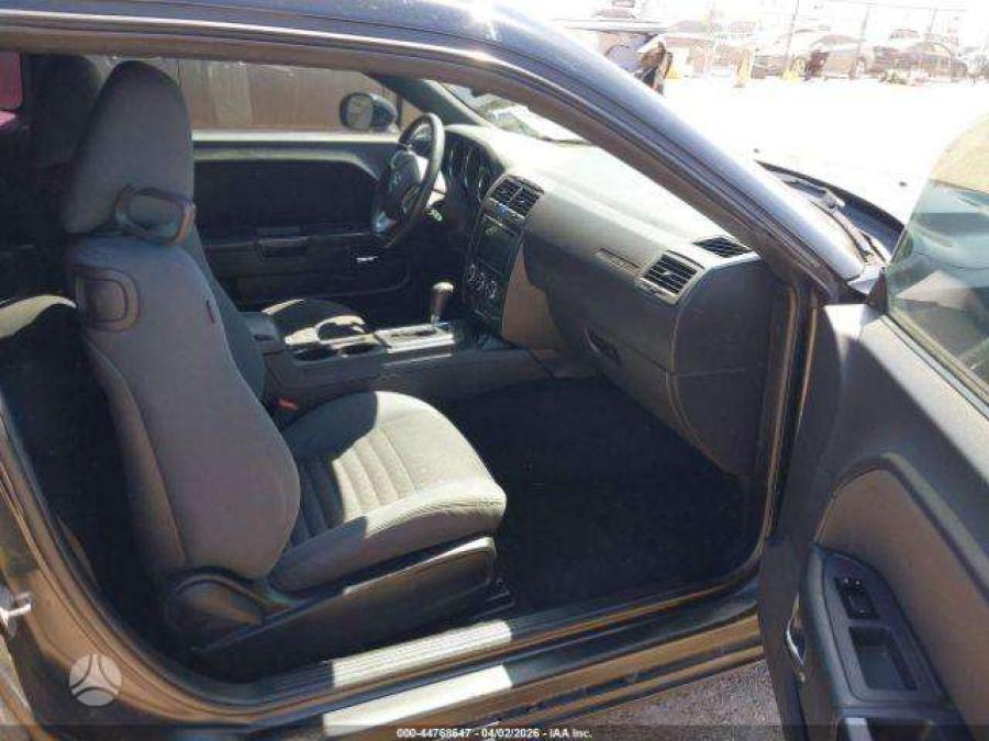 Black Dodge Challenger 2013 in Klaipeda, with an engine capacity of 3.60 L and mileage of 207 thousand km for 4500 €, photo 15 on AUTOMOTO.COM.LV