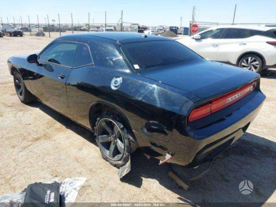 Black Dodge Challenger 2013 in Klaipeda, with an engine capacity of 3.60 L and mileage of 207 thousand km for 4500 €, photo 16 on AUTOMOTO.COM.LV