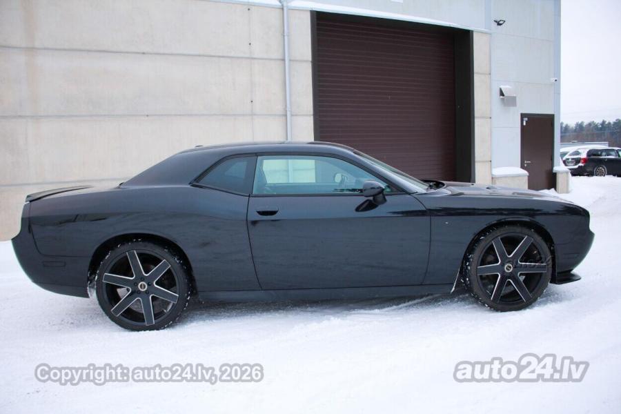 Black Dodge Challenger 2014 in Tallinn, with an engine capacity of 3.60 L and mileage of 263 thousand km for 14500 €, photo 4 on AUTOMOTO.COM.LV