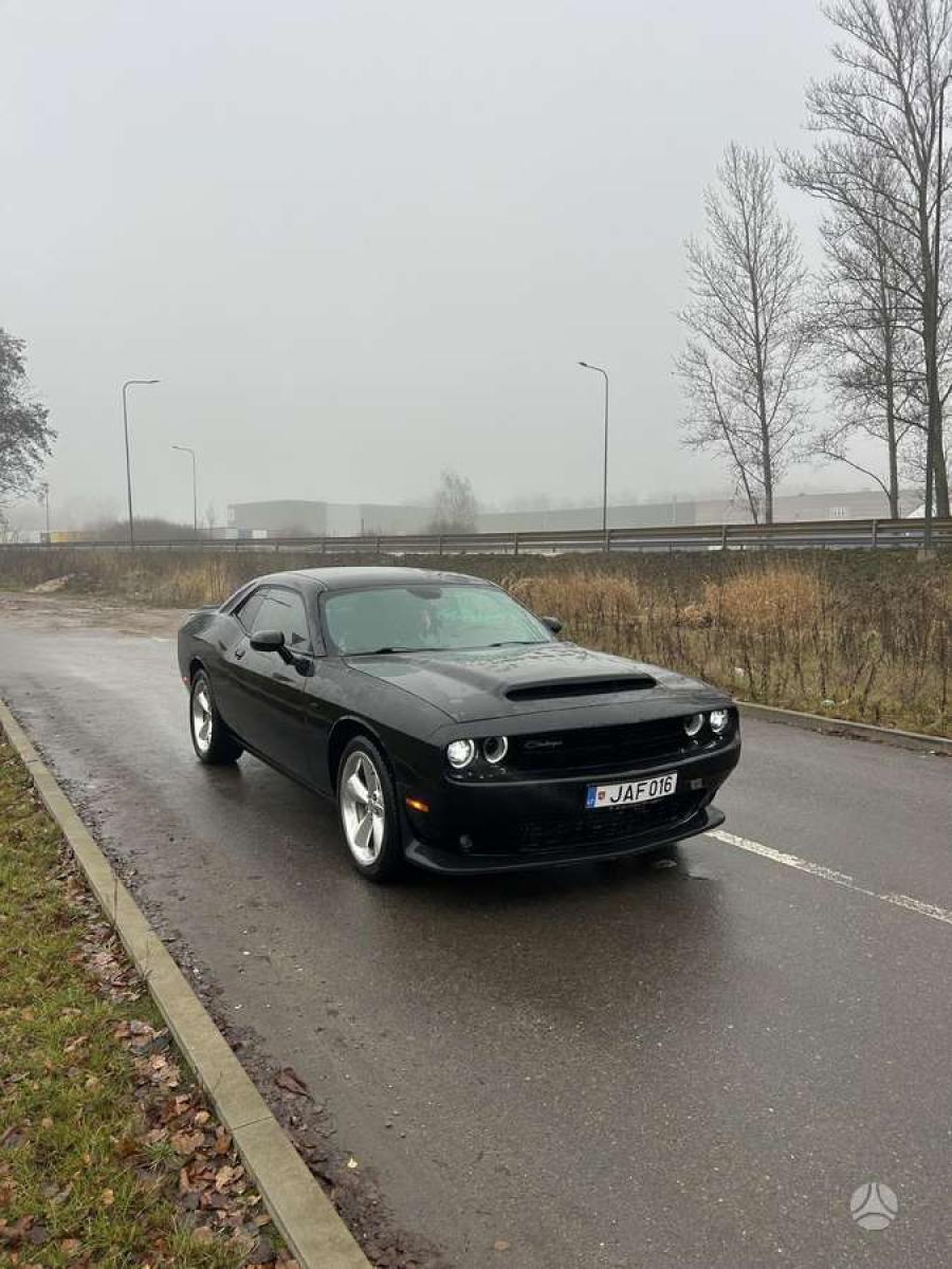 Melns Dodge Challenger 2015 Kauņa, ar dzinēja tilpumu 5.65 L un nobraukumu 96 tūkst. km par 18700 €, foto 3 vietnē AUTOMOTO.COM.LV