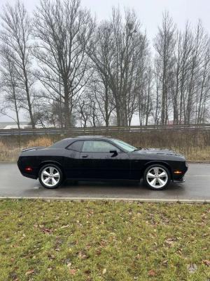 Melns Dodge Challenger 2015 Kauņa, ar dzinēja tilpumu 5.65 L un nobraukumu 96 tūkst. km par 18700 €, foto 4 vietnē AUTOMOTO.COM.LV