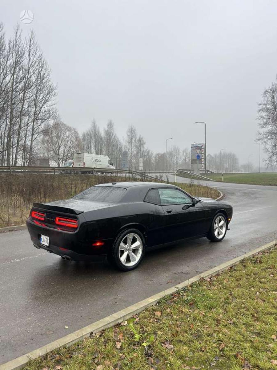 Melns Dodge Challenger 2015 Kauņa, ar dzinēja tilpumu 5.65 L un nobraukumu 96 tūkst. km par 18700 €, foto 5 vietnē AUTOMOTO.COM.LV