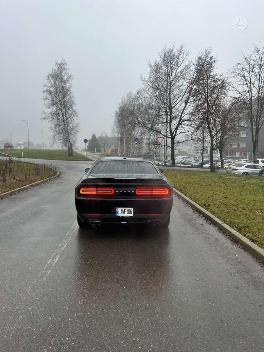 Melns Dodge Challenger 2015 Kauņa, ar dzinēja tilpumu 5.65 L un nobraukumu 96 tūkst. km par 18700 €, foto 6 vietnē AUTOMOTO.COM.LV