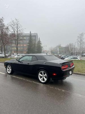 Melns Dodge Challenger 2015 Kauņa, ar dzinēja tilpumu 5.65 L un nobraukumu 96 tūkst. km par 18700 €, foto 8 vietnē AUTOMOTO.COM.LV