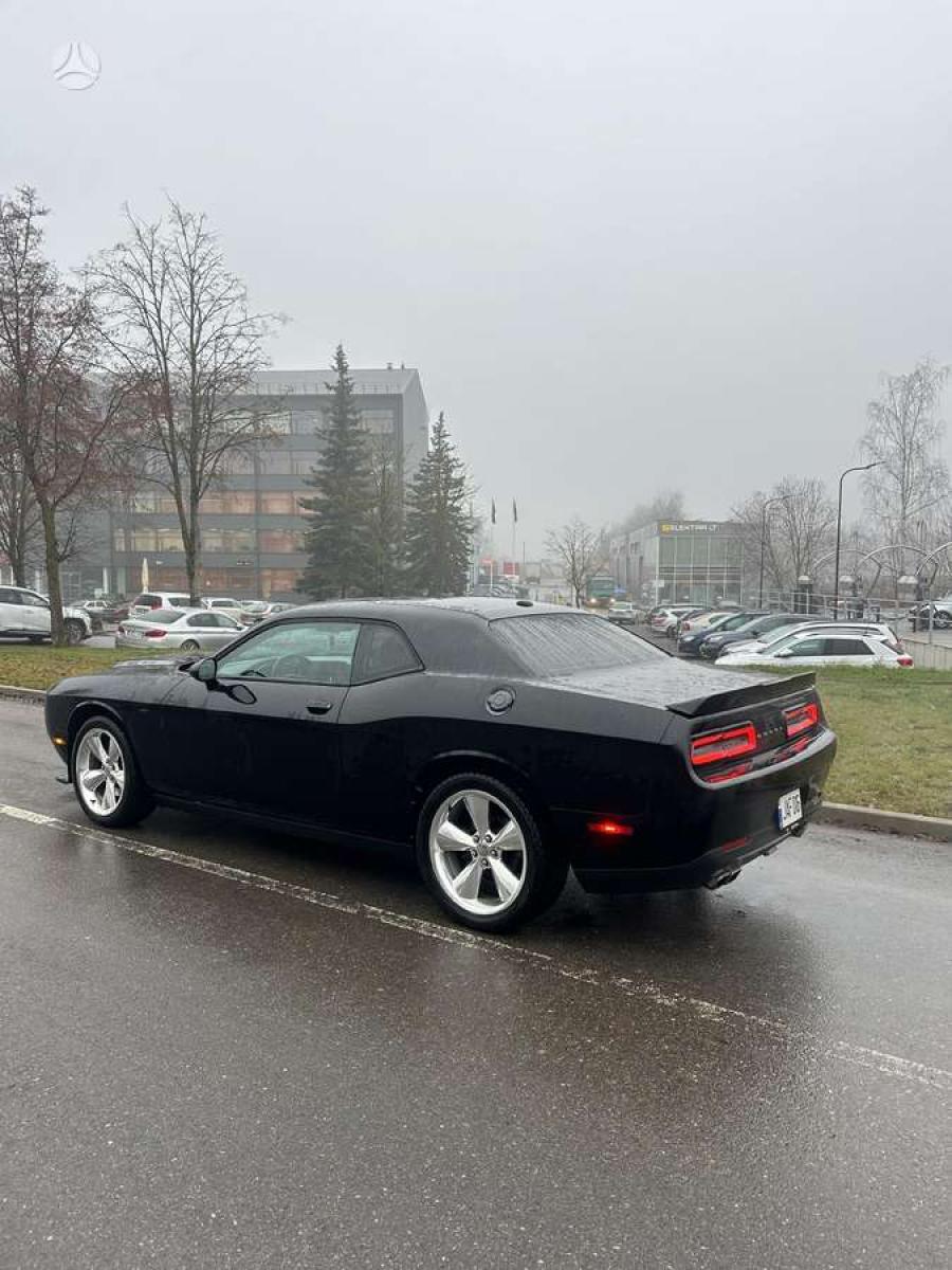 Melns Dodge Challenger 2015 Kauņa, ar dzinēja tilpumu 5.65 L un nobraukumu 96 tūkst. km par 18700 €, foto 8 vietnē AUTOMOTO.COM.LV