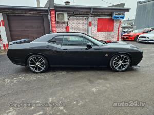 Black Dodge Challenger 2015 in Tallinn, with an engine capacity of 6.40 L and mileage of 150 thousand km for 25900 €, photo 5 on AUTOMOTO.COM.LV