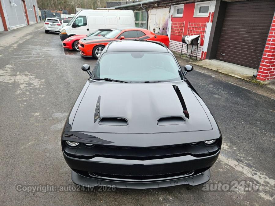 Black Dodge Challenger 2015 in Tallinn, with an engine capacity of 6.40 L and mileage of 150 thousand km for 25900 €, photo 7 on AUTOMOTO.COM.LV