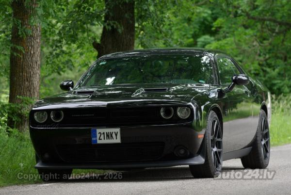 Black Dodge Challenger 2015 in Tartu, with an engine capacity of 6.40 L and mileage of 137 thousand km for 23900 €, photo 2 on AUTOMOTO.COM.LV