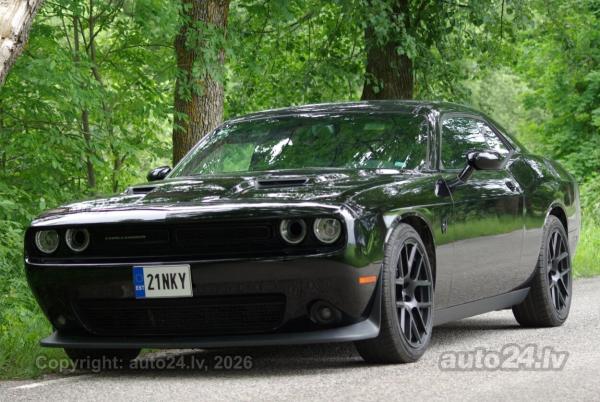 Black Dodge Challenger 2015 in Tartu, with an engine capacity of 6.40 L and mileage of 137 thousand km for 23900 €, photo 3 on AUTOMOTO.COM.LV