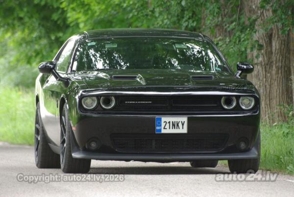Black Dodge Challenger 2015 in Tartu, with an engine capacity of 6.40 L and mileage of 137 thousand km for 23900 €, photo 8 on AUTOMOTO.COM.LV
