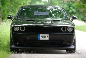 Melns Dodge Challenger 2015 Tartu, ar dzinēja tilpumu 6.40 L un nobraukumu 137 tūkst. km par 23900 €, foto  vietnē AUTOMOTO.COM.LV