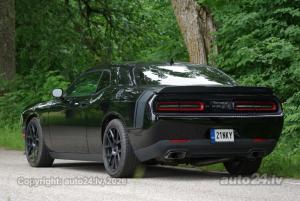 Black Dodge Challenger 2015 in Tartu, with an engine capacity of 6.40 L and mileage of 137 thousand km for 23900 €, photo 5 on AUTOMOTO.COM.LV