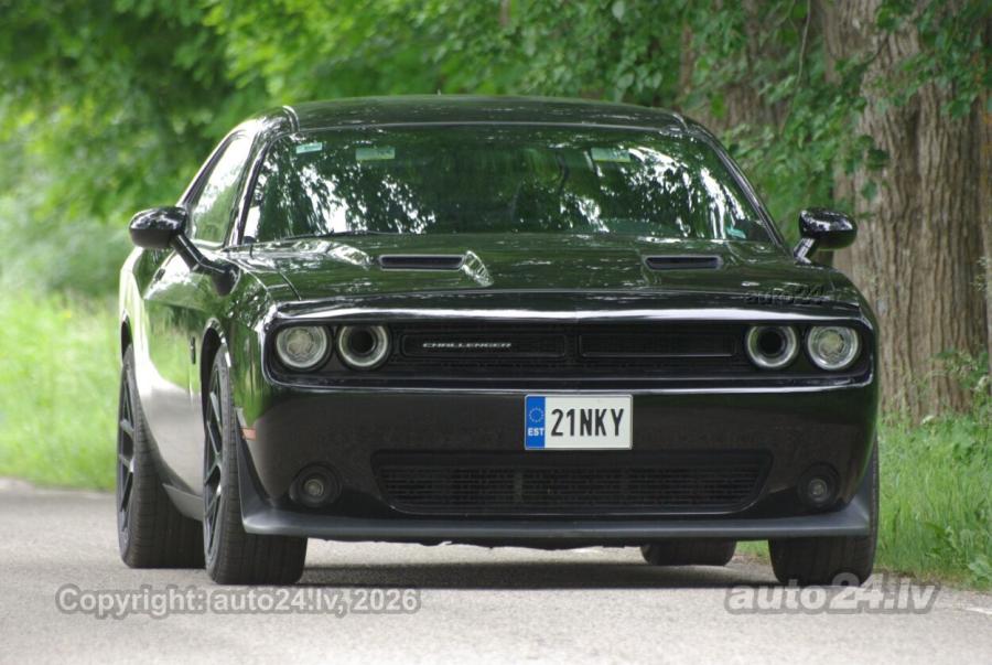 Black Dodge Challenger 2015 in Tartu, with an engine capacity of 6.40 L and mileage of 137 thousand km for 23900 €, photo 9 on AUTOMOTO.COM.LV